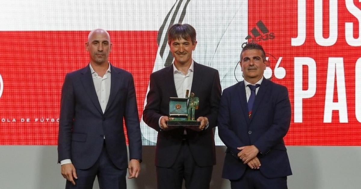 FÚTBOL / REAL VALLADOLID: Pacheta, premio Ramón Cobo FÚTBOL / REAL VALLADOLID: Pacheta, premio Ramón Cobo