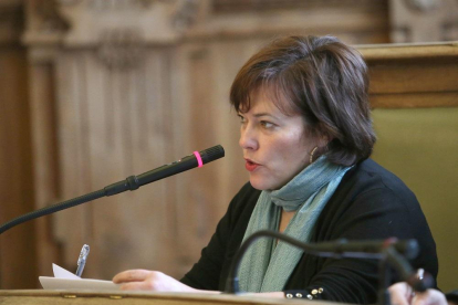 Charo Chávez se pasa al PSOE pero no deja sus cargos