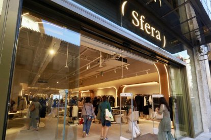 Sfera reabre su tienda de la calle Santiago de Valladolid: así luce ...