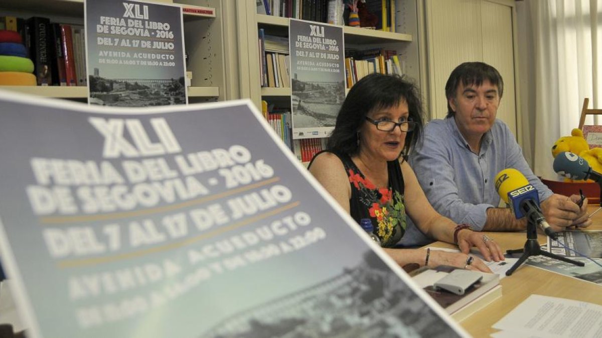 FERIA DEL LIBRO SEGOVIA: Julia Montejo, Rafael R. Valcárcel y Esther ...