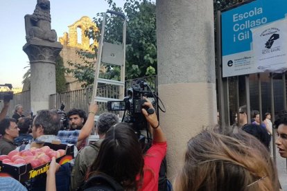 Padres, alumnos y profesores toman las escuelas de Cataluña para evitar ...