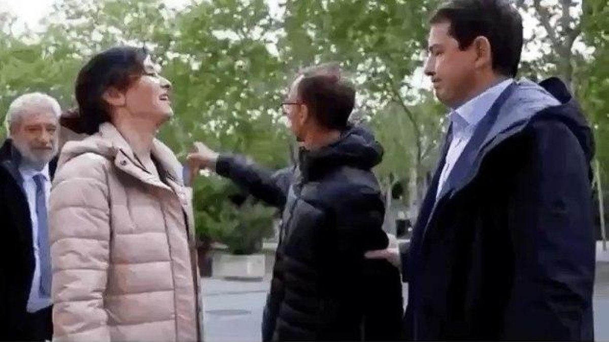 Ayuso conoce al famoso 'Poti' de Valladolid