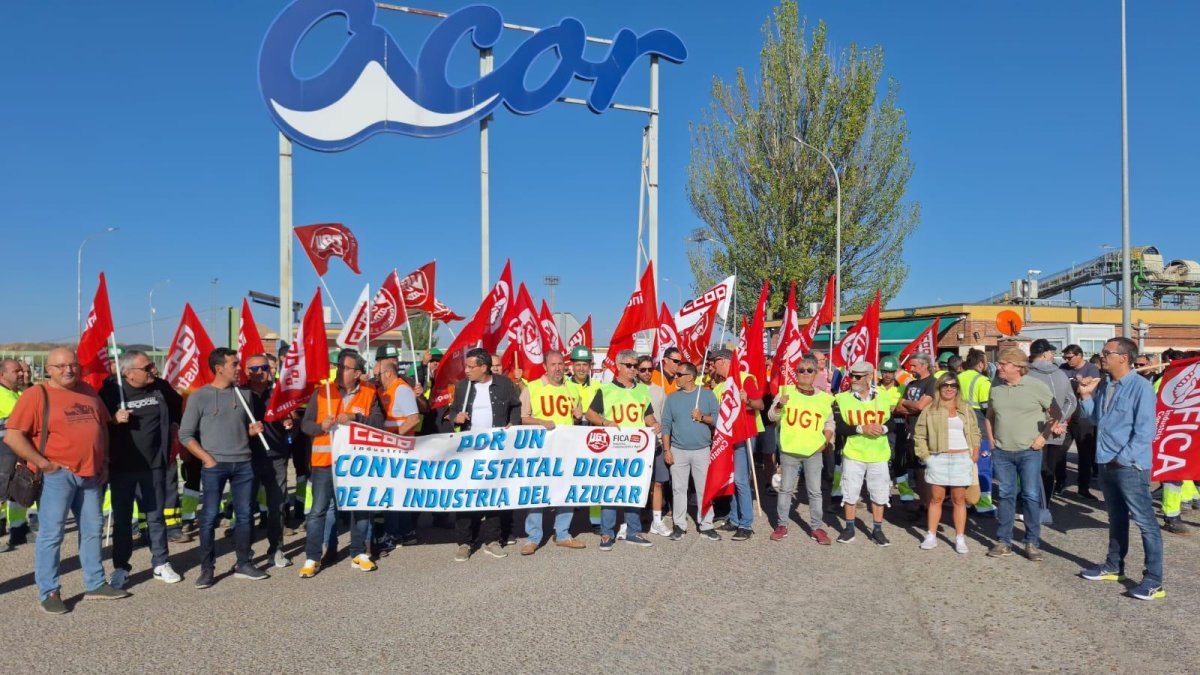 UGT y CCOO se concentran en Acor contra la industria azucarera ...