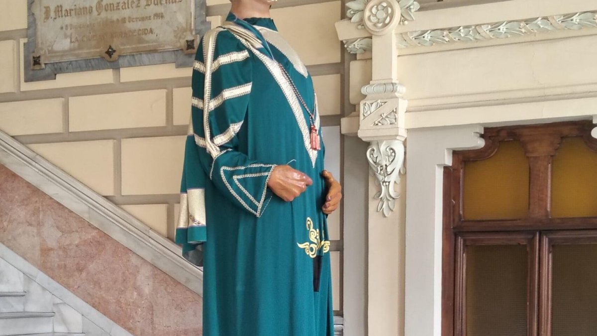 El Rey Fernando y la Reina Isabel pierden la cabeza y la mano en las ...