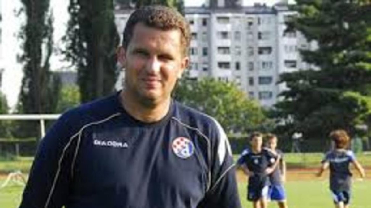 Apaleado el entrenador del Dinamo de Zagreb en la puerta de su casa