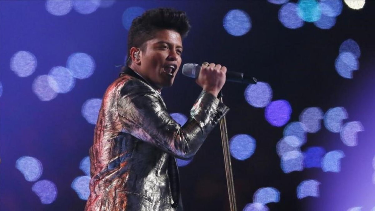 Bruno Mars lanza el primer tema de su tercer disco, '24K Magic'