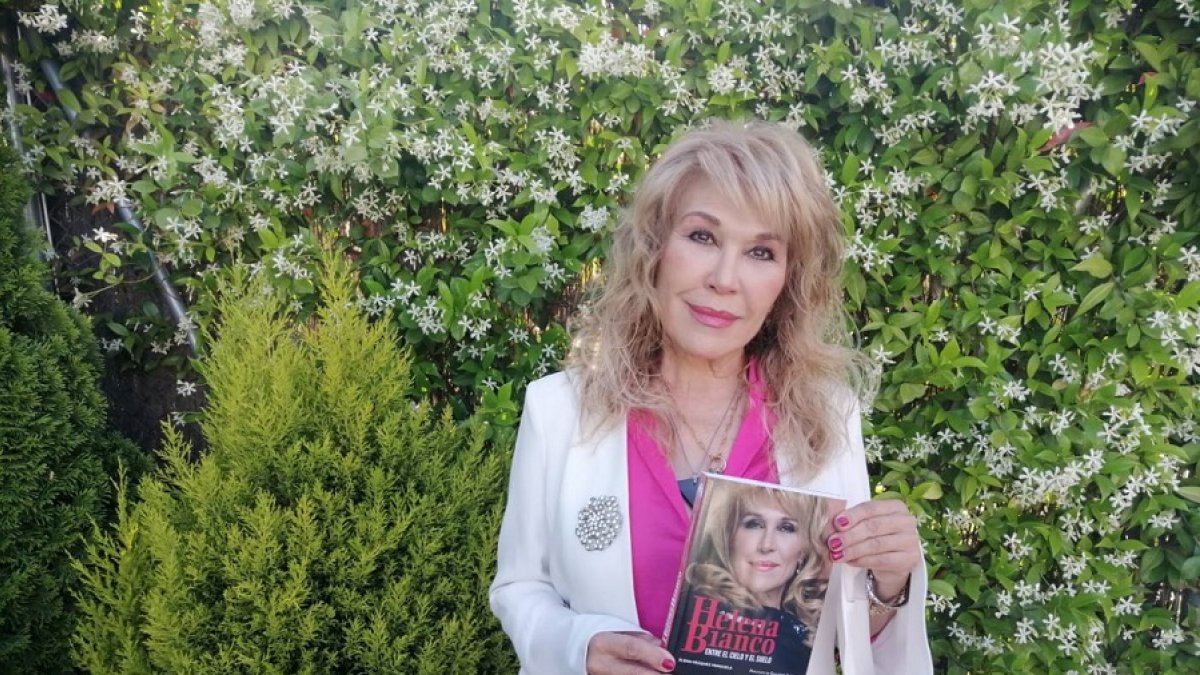 La cantante Helena Bianco presenta en Valladolid su autobiografía