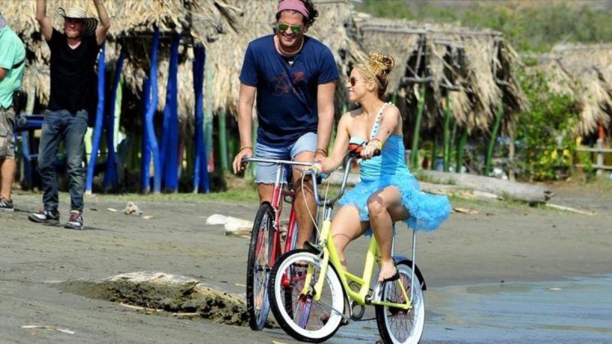 La demanda de plagio contra Shakira y Carlos Vives por 'La bicicleta ...
