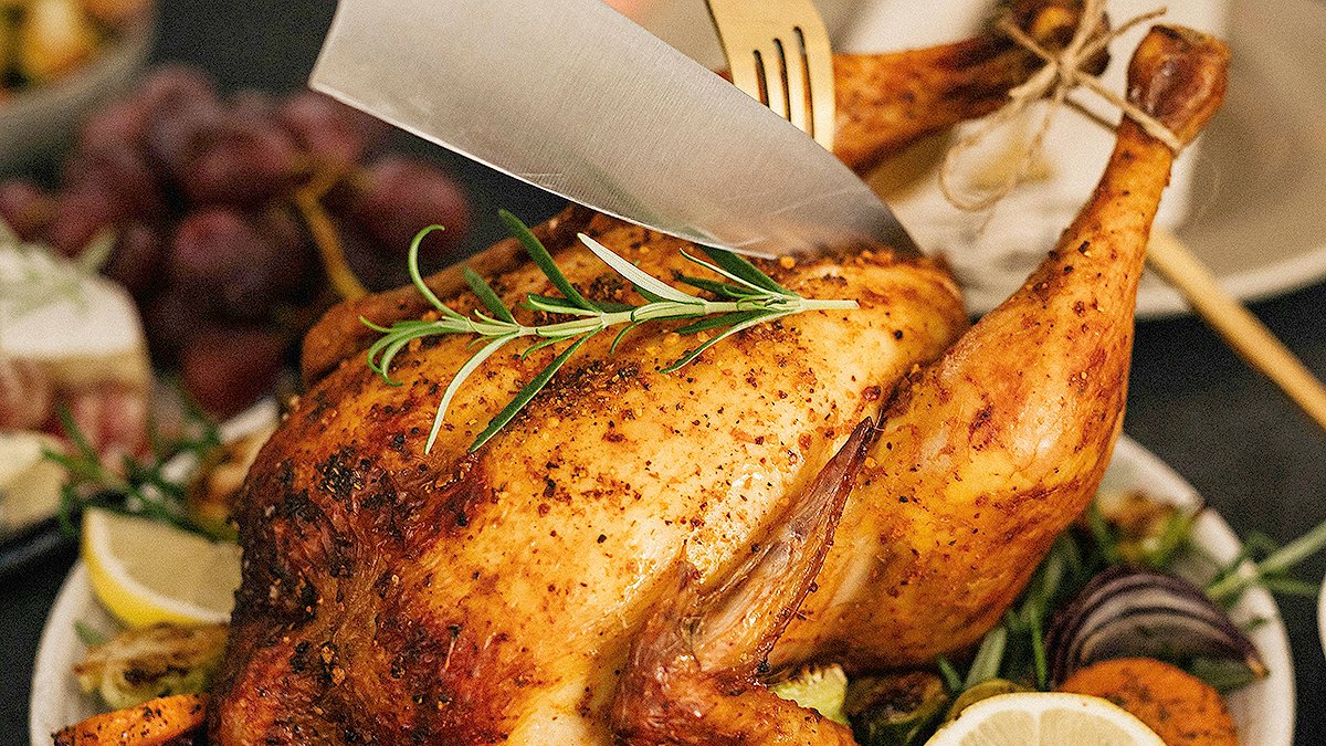 Pularda rellena asada para Navidad