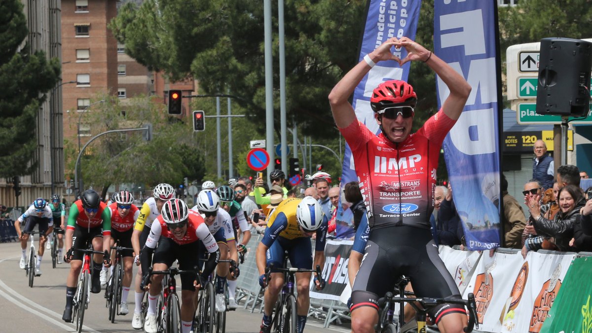 Alberto Roca se impone al esprint en la XIV Clásica Valladolid