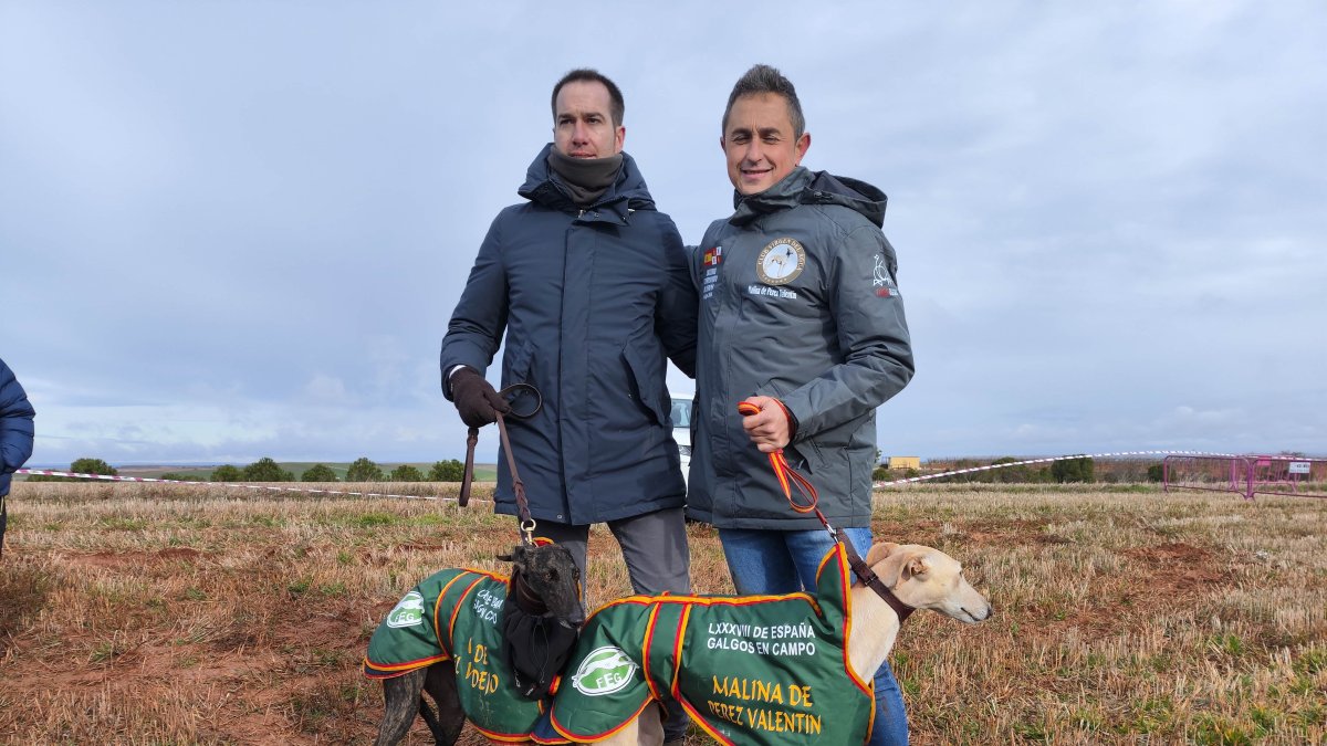 La nieve suspende el Campeonato de España de galgos en Nava del Rey
