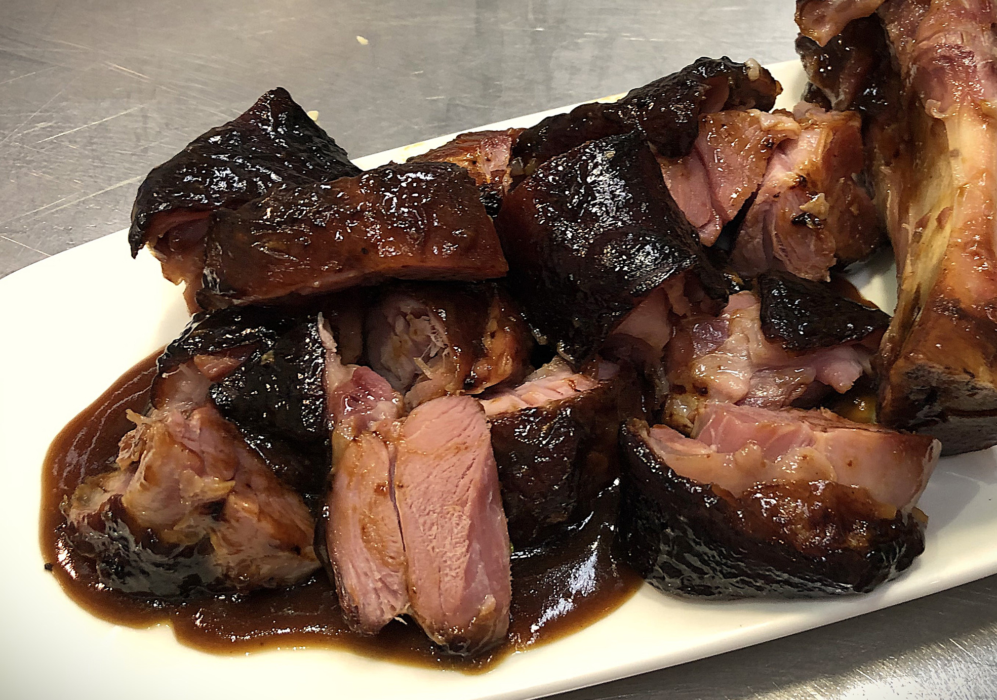 Codillo de cerdo asado y lacado