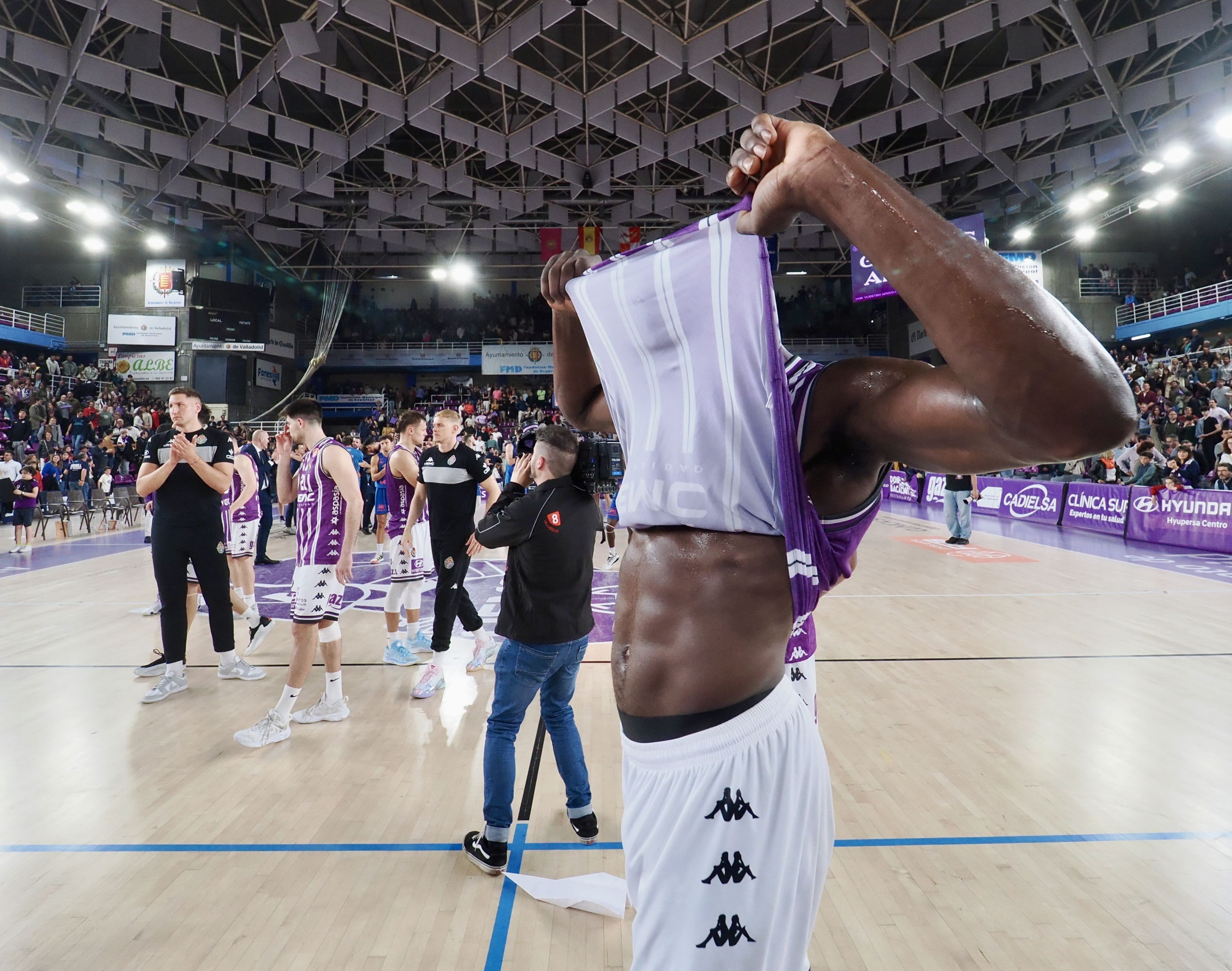 El baloncesto, castigado al rincón de pensar