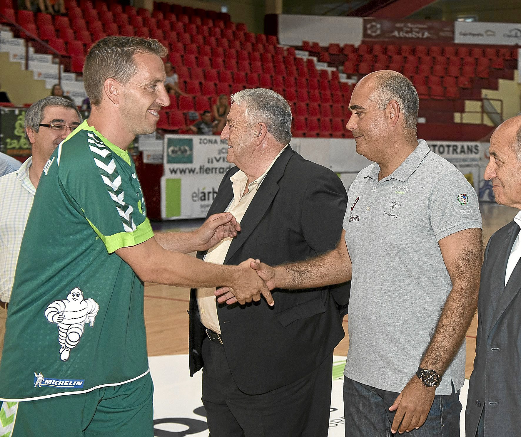 El polideportivo Huerta del Rey, como la canción de Raphael: '50 años ...