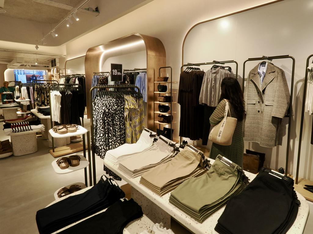 Sfera reabre su tienda de la calle Santiago de Valladolid: así luce ...