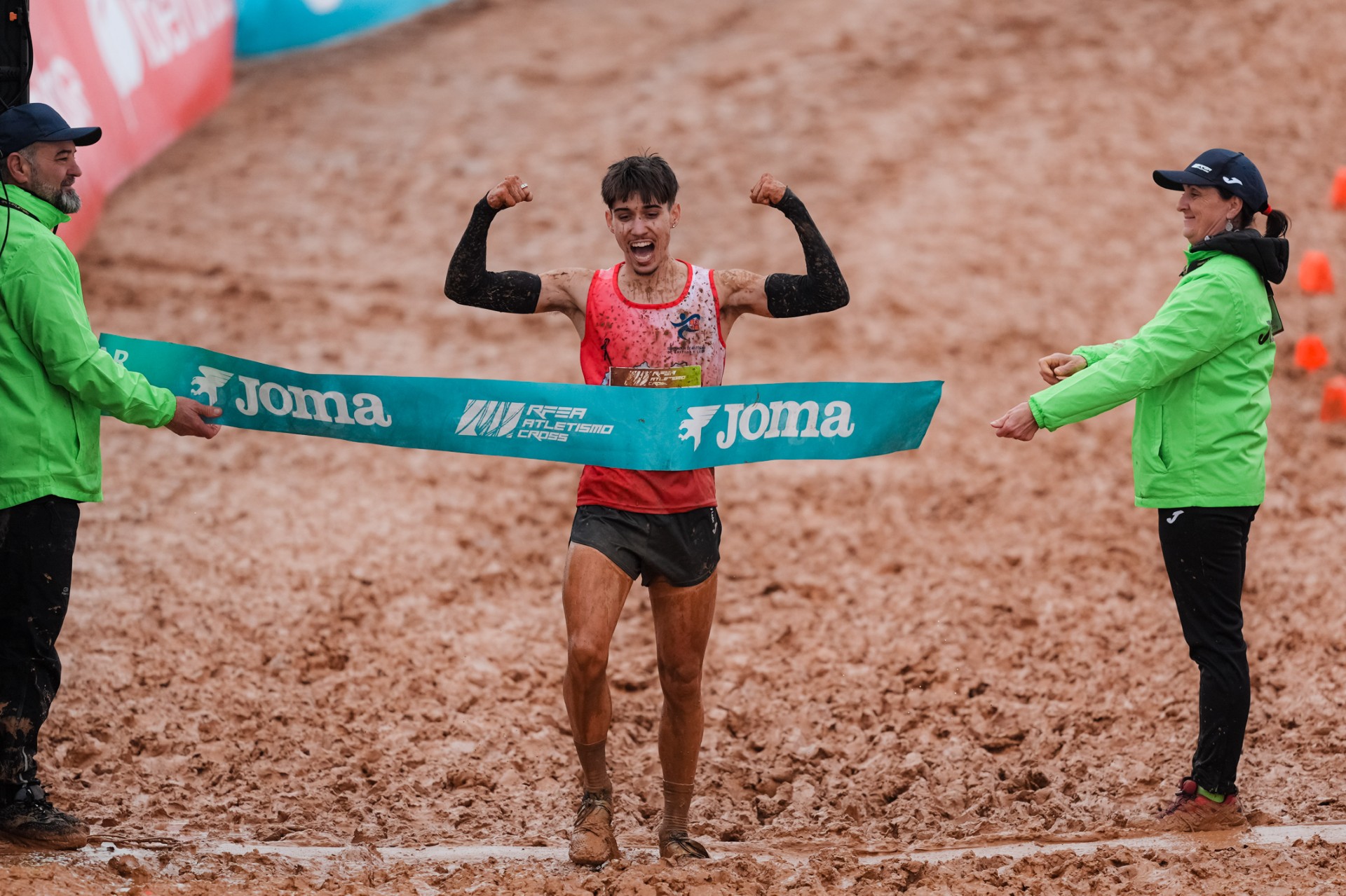Rubén Leonardo y María Viciosa se bañan en oro y barro